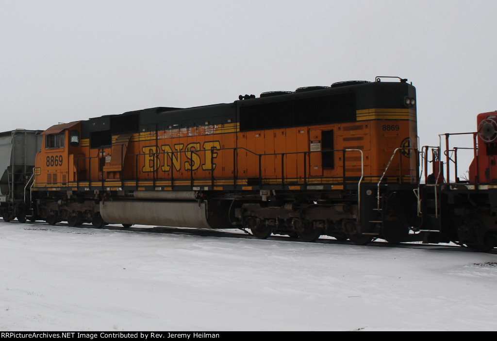 BNSF 8869 (1)